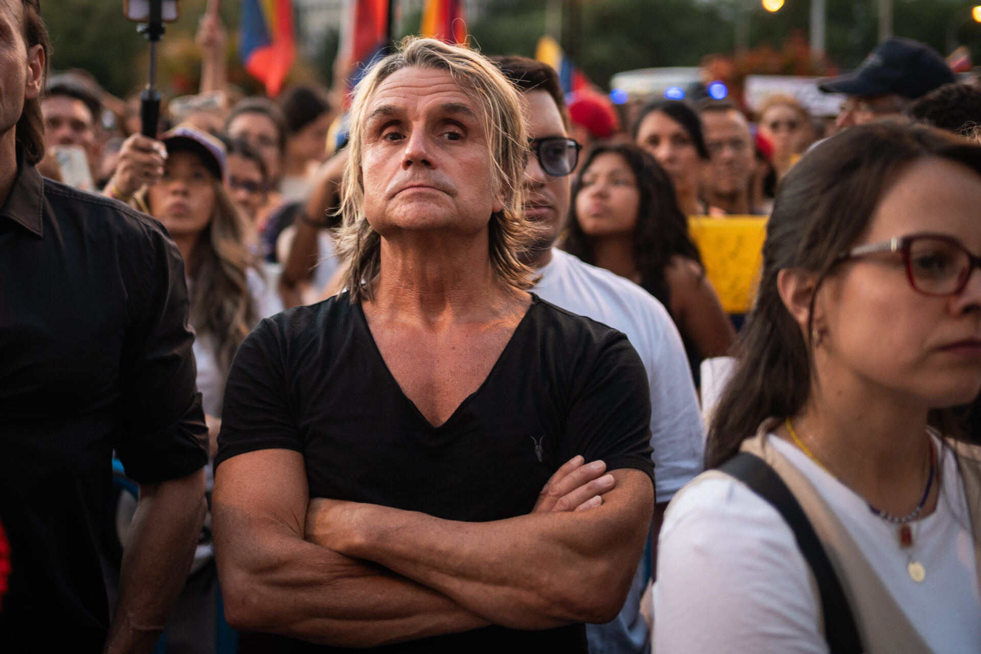 A Spanish singer asks the president of Mexico to apologize