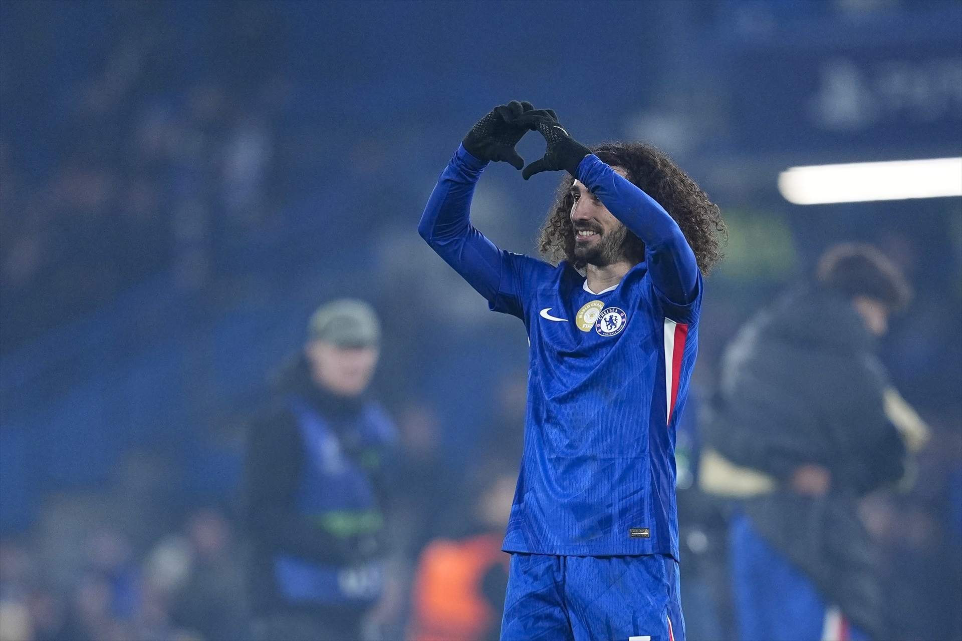 Marc Cucurella, sin conocer a sus compañeros, ya ha provocado el primer ...