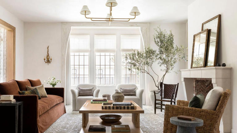 The 10 AM vs 10 PM rule: How natural light impacts interior paint choices