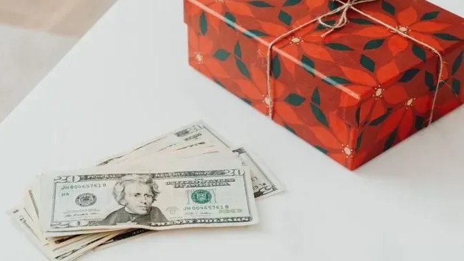 The holiday premium: What tipping the same during Christmas as you do ...