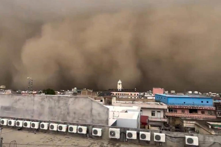Churu disappears behind giant wall of dust as massive storm hits ...
