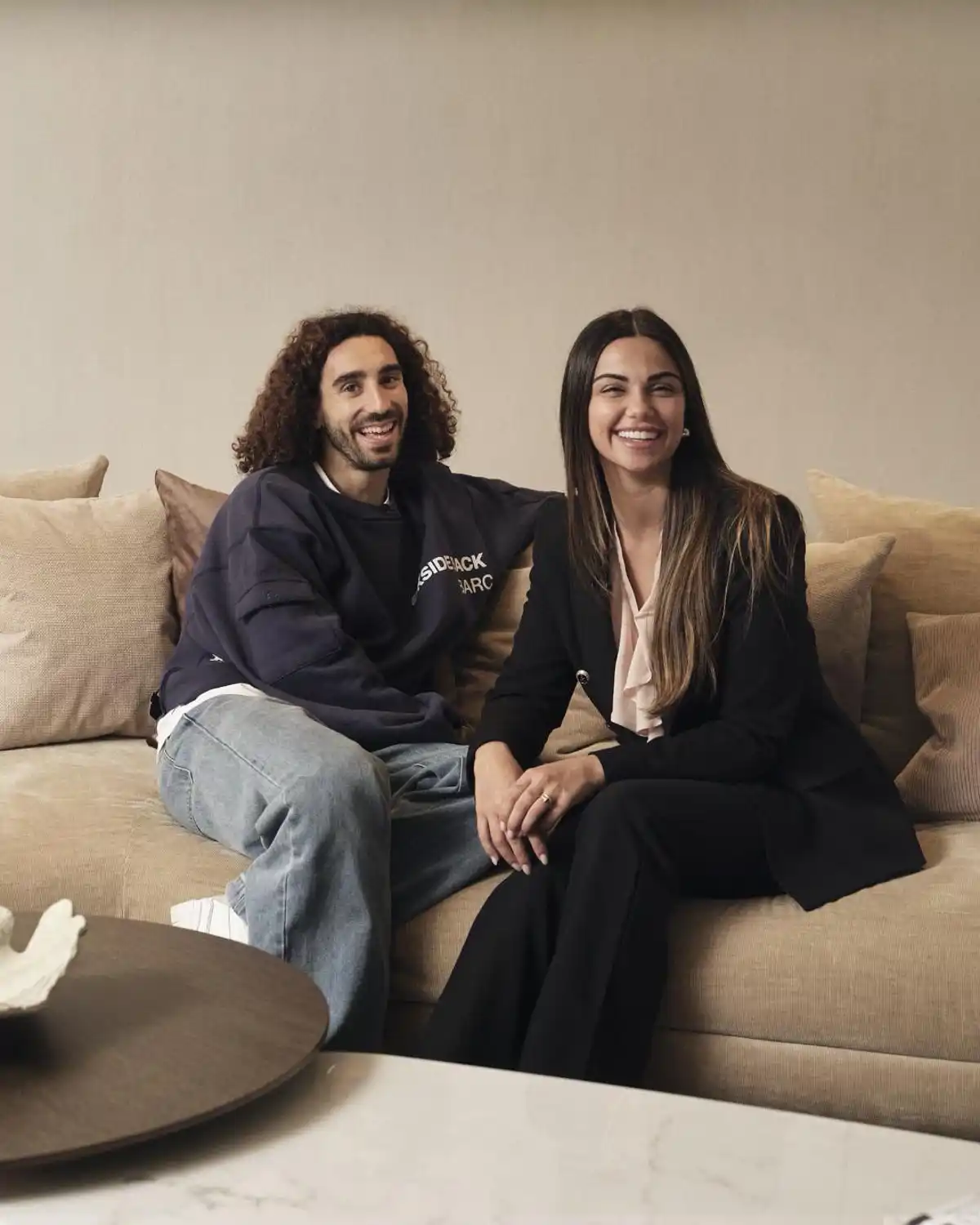 El moderno salón de Marc Cucurella en Londres: abierto al comedor y con ...