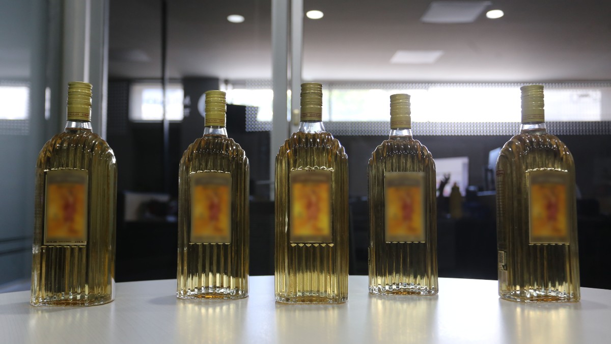 Botellas clonadas en redes y alcohol adulterado en bares: el consumo de ...