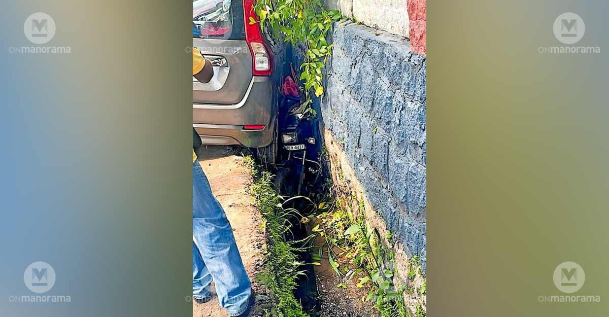 Open drain near Kadanthottu bridge in Alappuzha sparks road safety concerns
