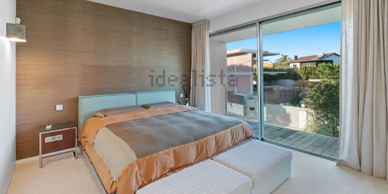 Porta giratória e spa: assim é viver numa casa ao estilo de um hotel