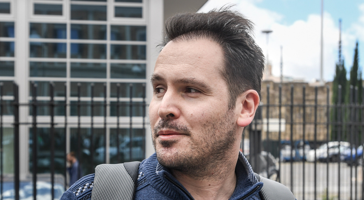 Andrea Sempio senza stipendio da due mesi. L'avvocato: «Ci paga ...