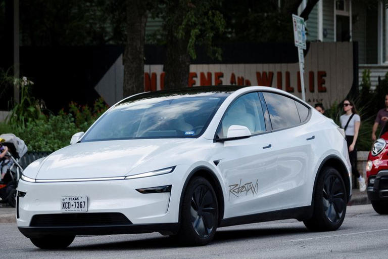 Exclusive-Tesla presented misleading 'Full Self-Driving' safety data to ...