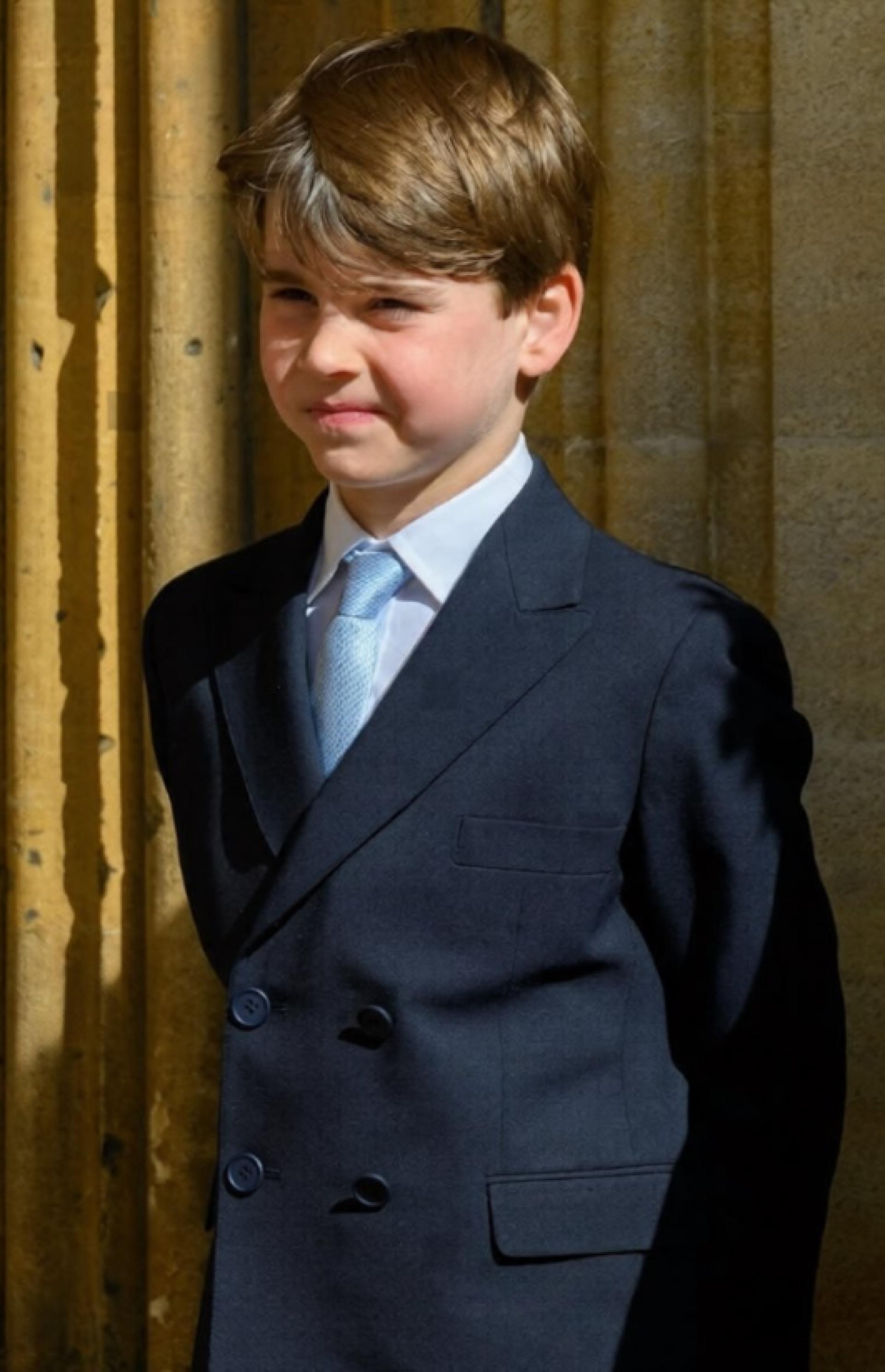 Prince Louis brings laughter to Buckingham Palace balcony scene