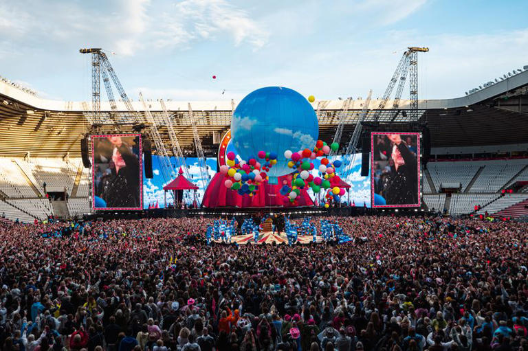 Take That at Etihad Stadium - venue map and entrances for Circus Live ...