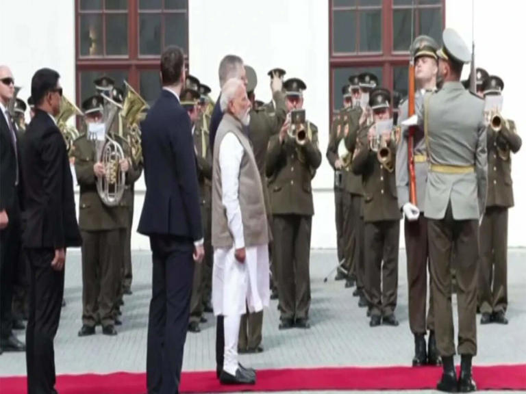 PM Modi receives ceremonial welcome in Bratislava, meets with Slovakian ...
