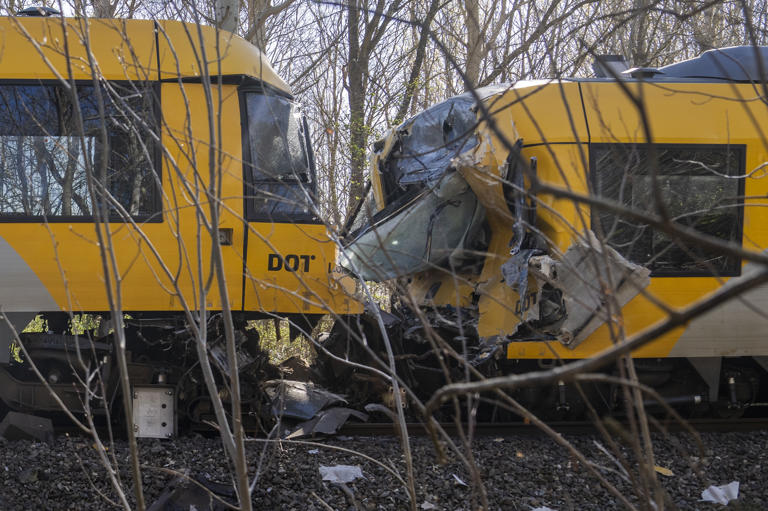 Lokomotivfører passerede station og stopsignal før kollision