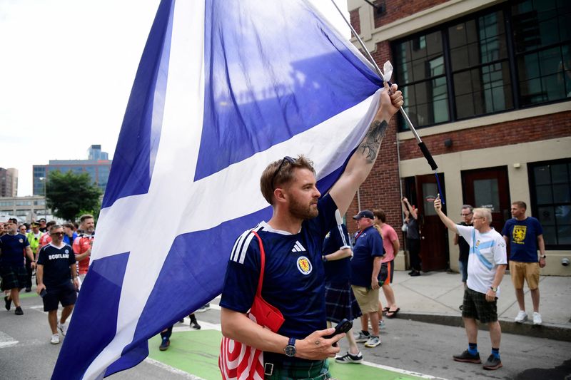 Hinchas de Escocia cambian de deporte por un día en Boston