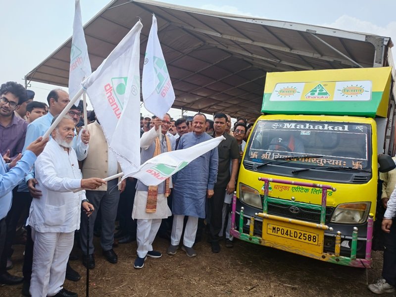 Shivraj Singh Chouhan flags off 5 farmer awareness audio vans by ...
