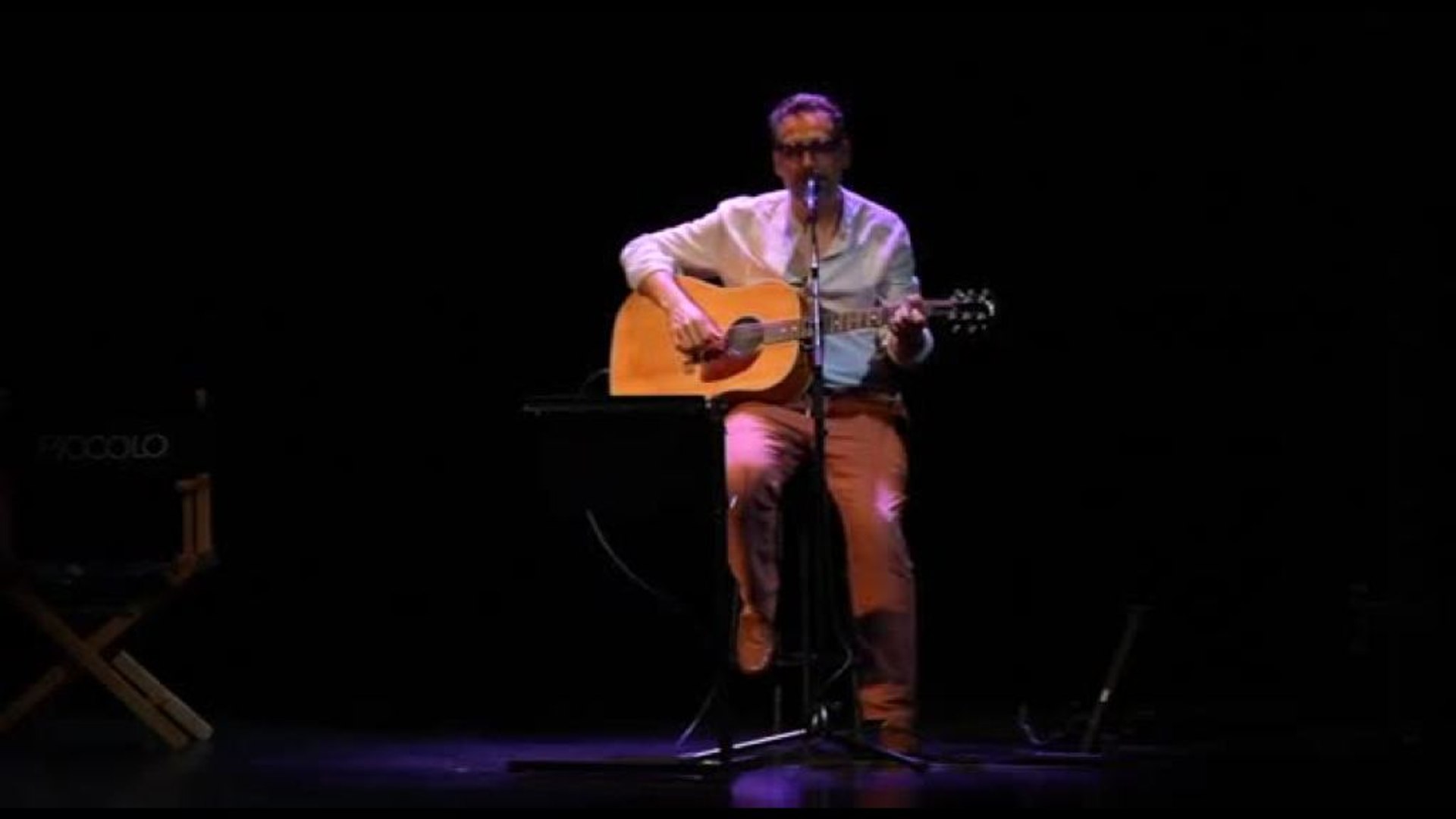 Brunori Sas ricorda il signor G tra musica, ironia e poetica