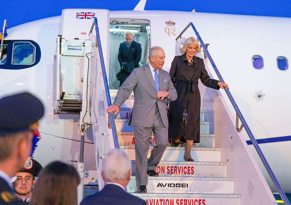 King Charles caught on camera halting Trooping duties for sweet gesture ...