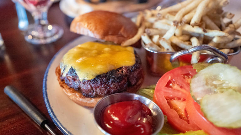 Gen Xers will remember this nostalgic '80s burger chain that has an ...