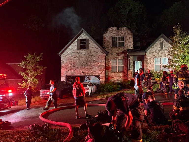 Overnight fire leaves Bellevue home unlivable