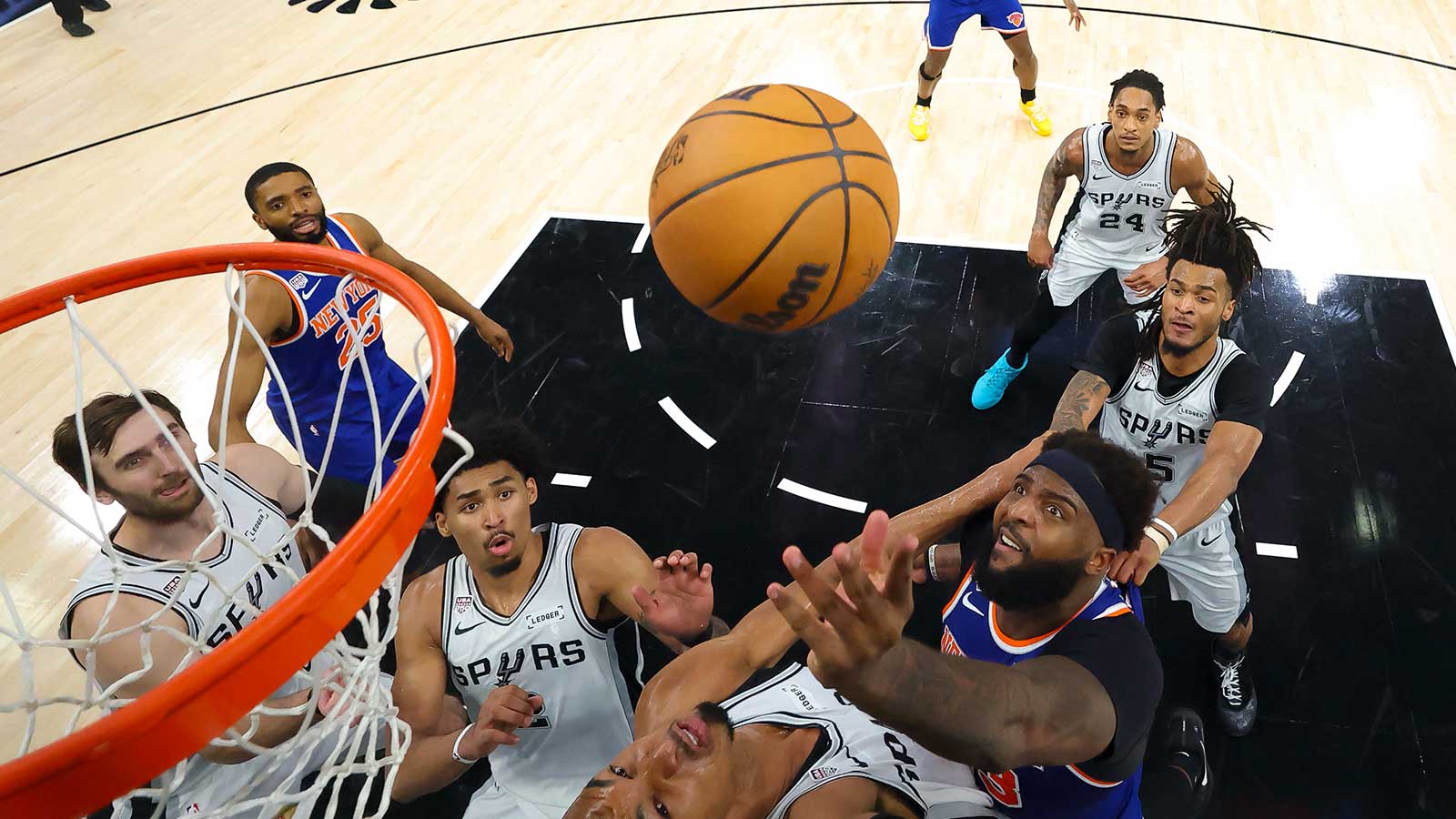 Why Knicks’ Mitchell Robinson catching snakes at hotels was apparently ...
