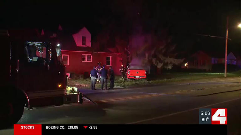 One dead after car crashes into tree in Alton