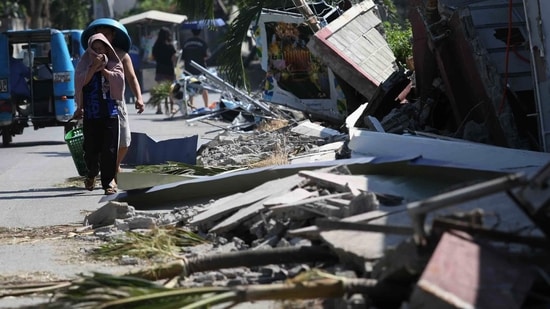 6.2 magnitude earthquake strikes southern Philippines