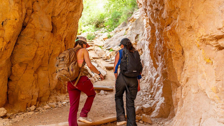 Hikers face urgent Grand Canyon heat warning after teen’s death on ...