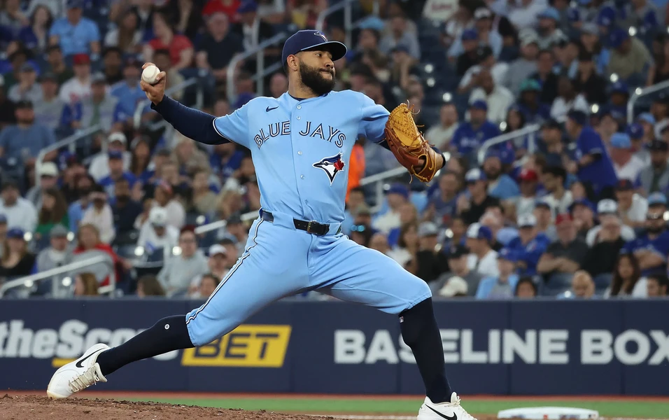 Blue Jays pursue trade options as García nears possible return