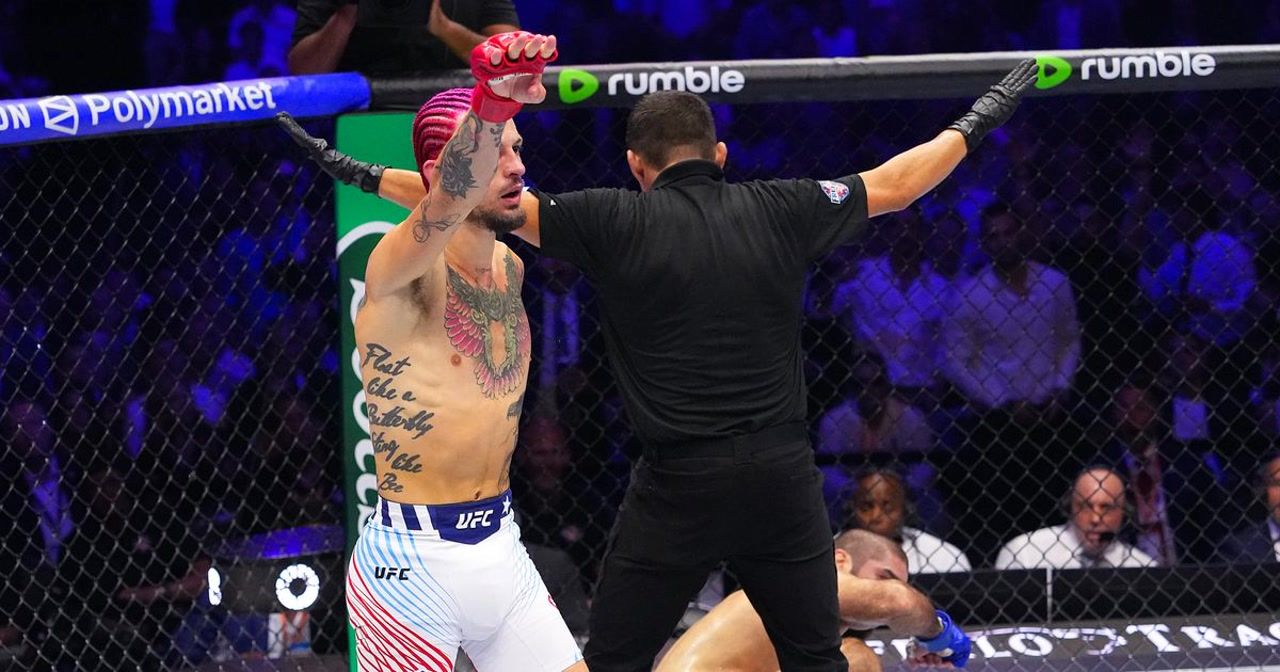 UFC fighter knocked out after playing Canadian anthem at White House in ...