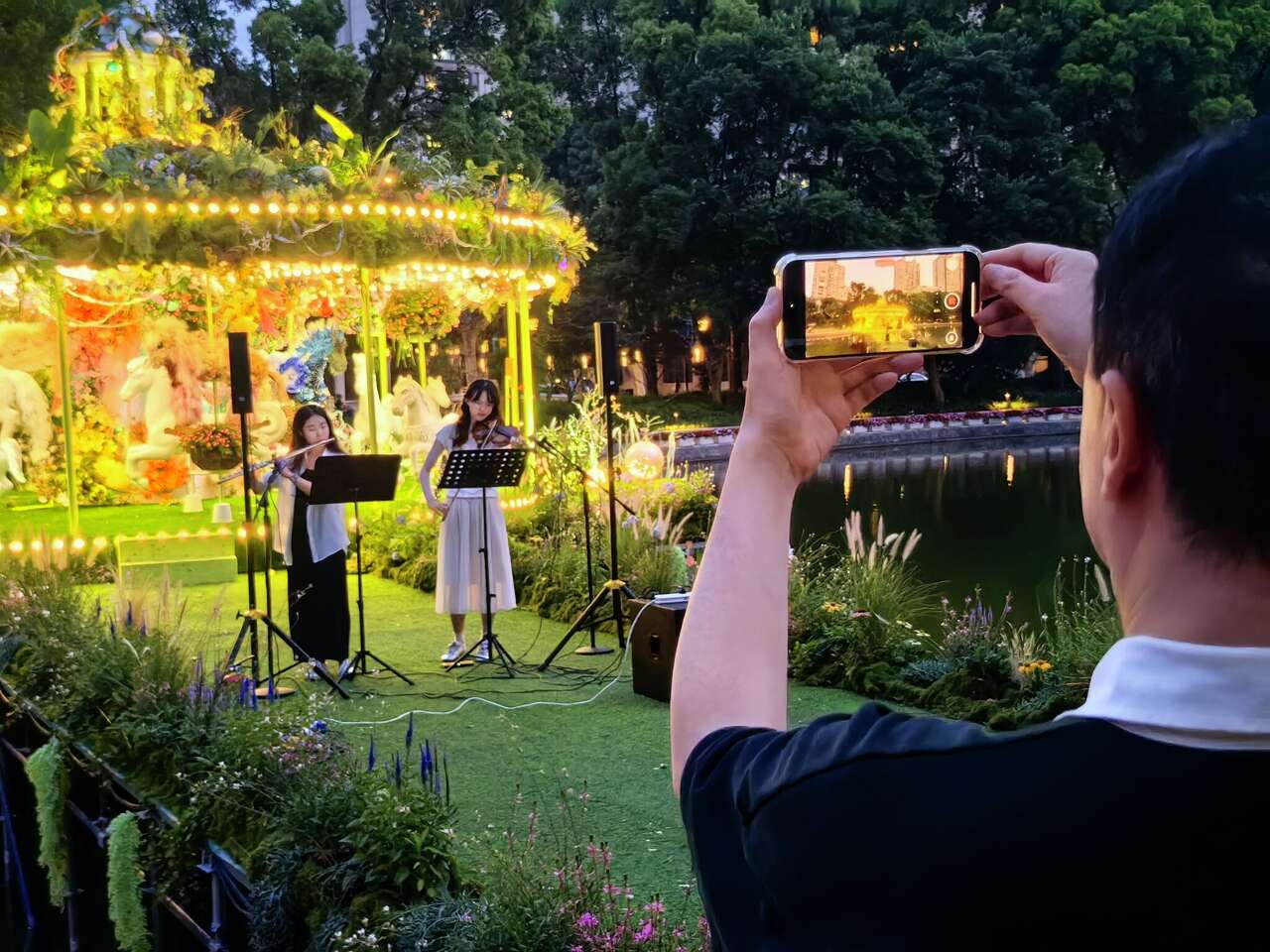 Is it illegal to video record someone in public? Here's what Texas law says