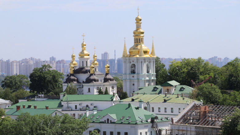 Russische aanval veroorzaakt brand in UNESCO-werelderfgoed in Kiev