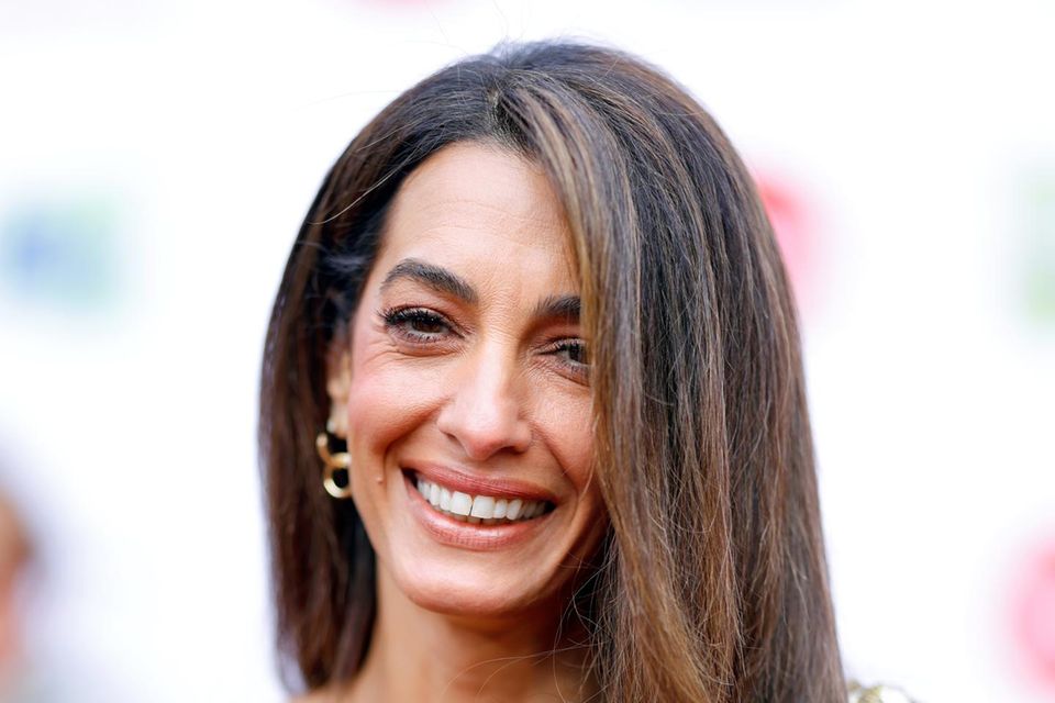 Amal Clooney: Mit "Bell Bottom"-Schnitt wird sie zum Hingucker bei Cartier