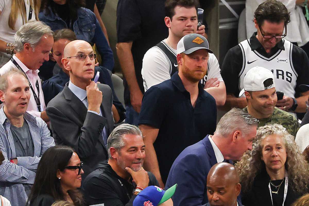 Prince Harry caught in awkward courtside moment after Spike Lee snubs ...