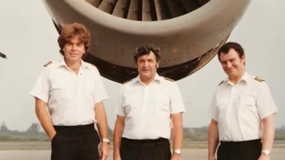 500+ KPH British Airways 009 lost all 4 engines above Jakarta - "Pure ...