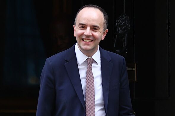 Health secretary 'snubs' meeting with NHS nurses battling to protect ...