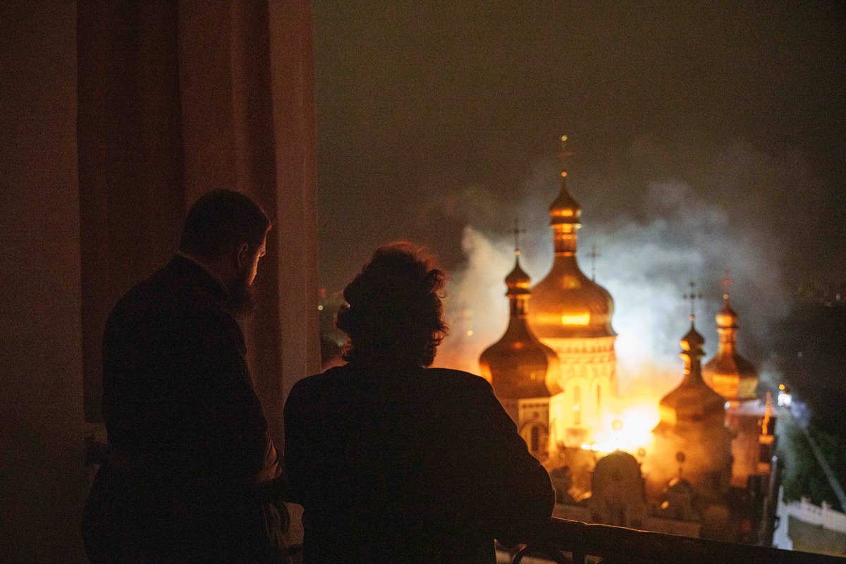 Russia strikes one of "holy sites of Christianity" in Ukraine capital