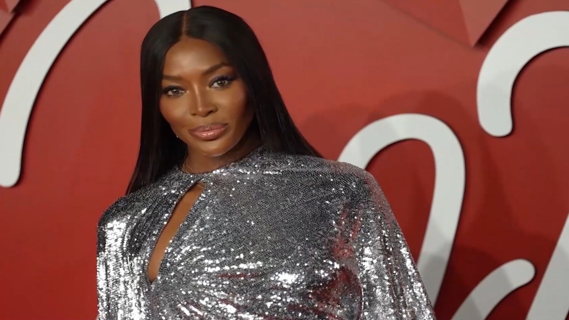 Naomi Campbell aparição na passadeira vermelha dos Fashion Awards