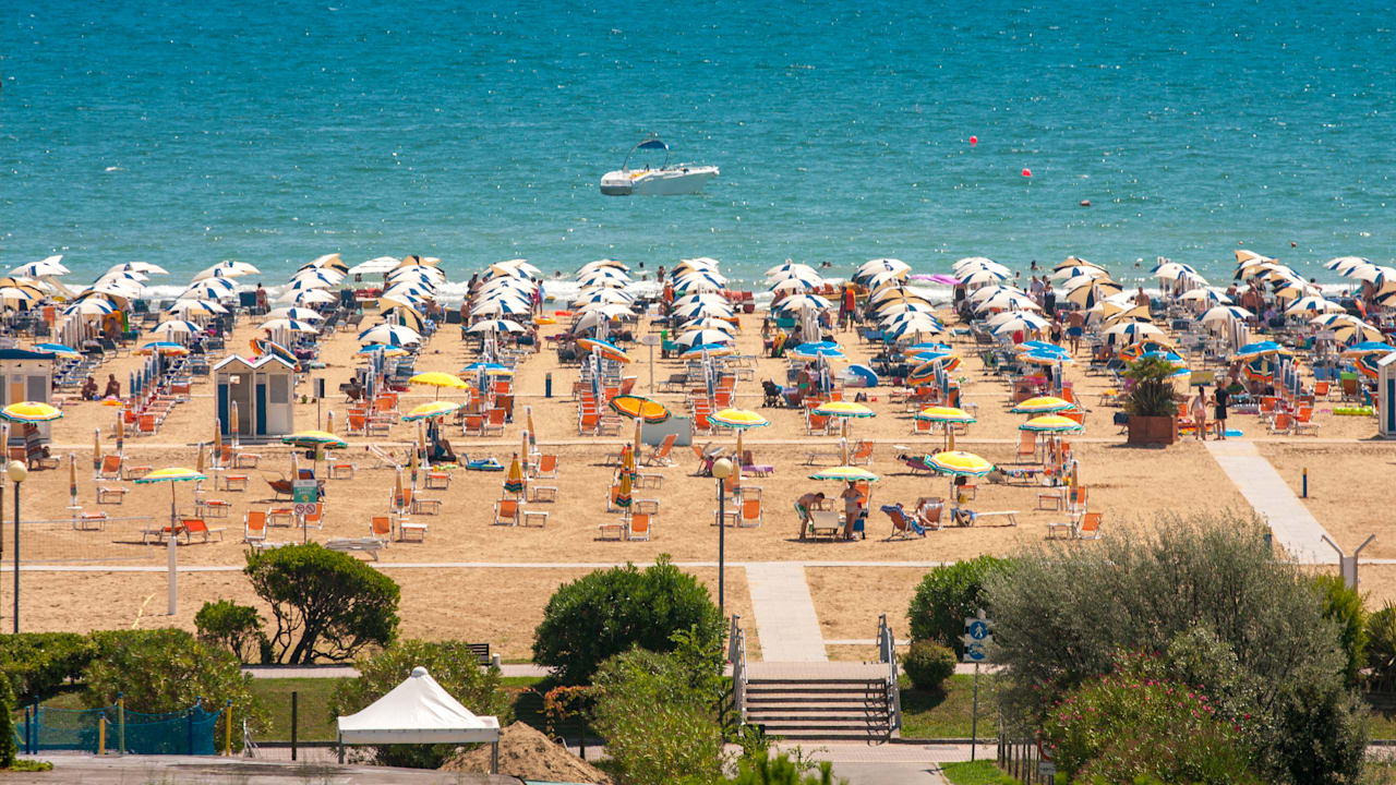 Eigener Bereich für Alleinreisende - italienischer Strand wird zur ...