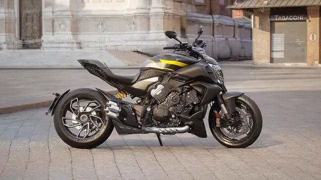 Ducati Diavel V4 black roadster launching soon