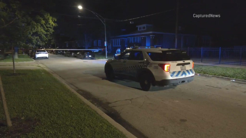 2 men shot, wounded in car in Chicago's Chatham neighborhood