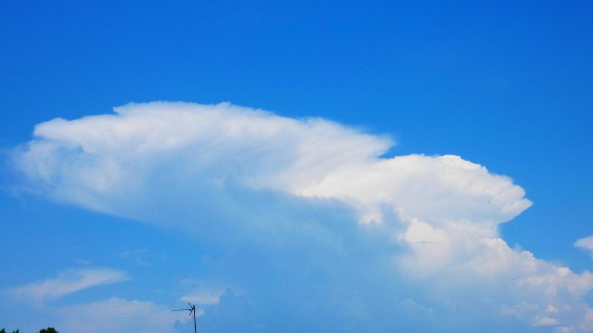 La gran nube yunque anuncia tormenta