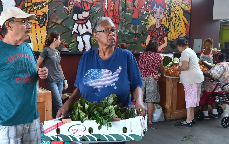 Los Angeles neighbor’s grapefruit giveaway highlights local sharing power