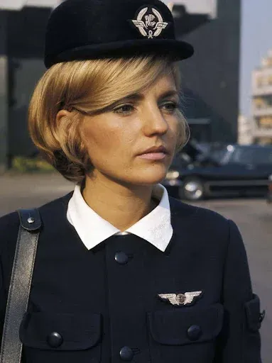 The evolution of flight attendants in 30 photos