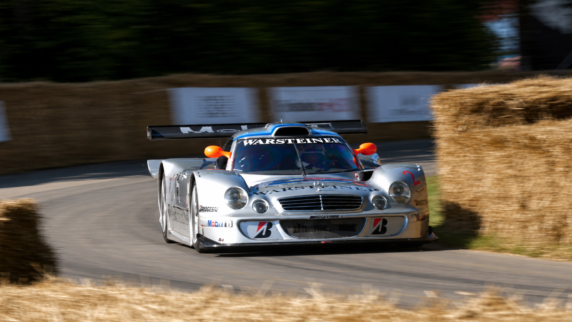 Mercedes CLK LM de edição limitada encara curvas rápidas com força