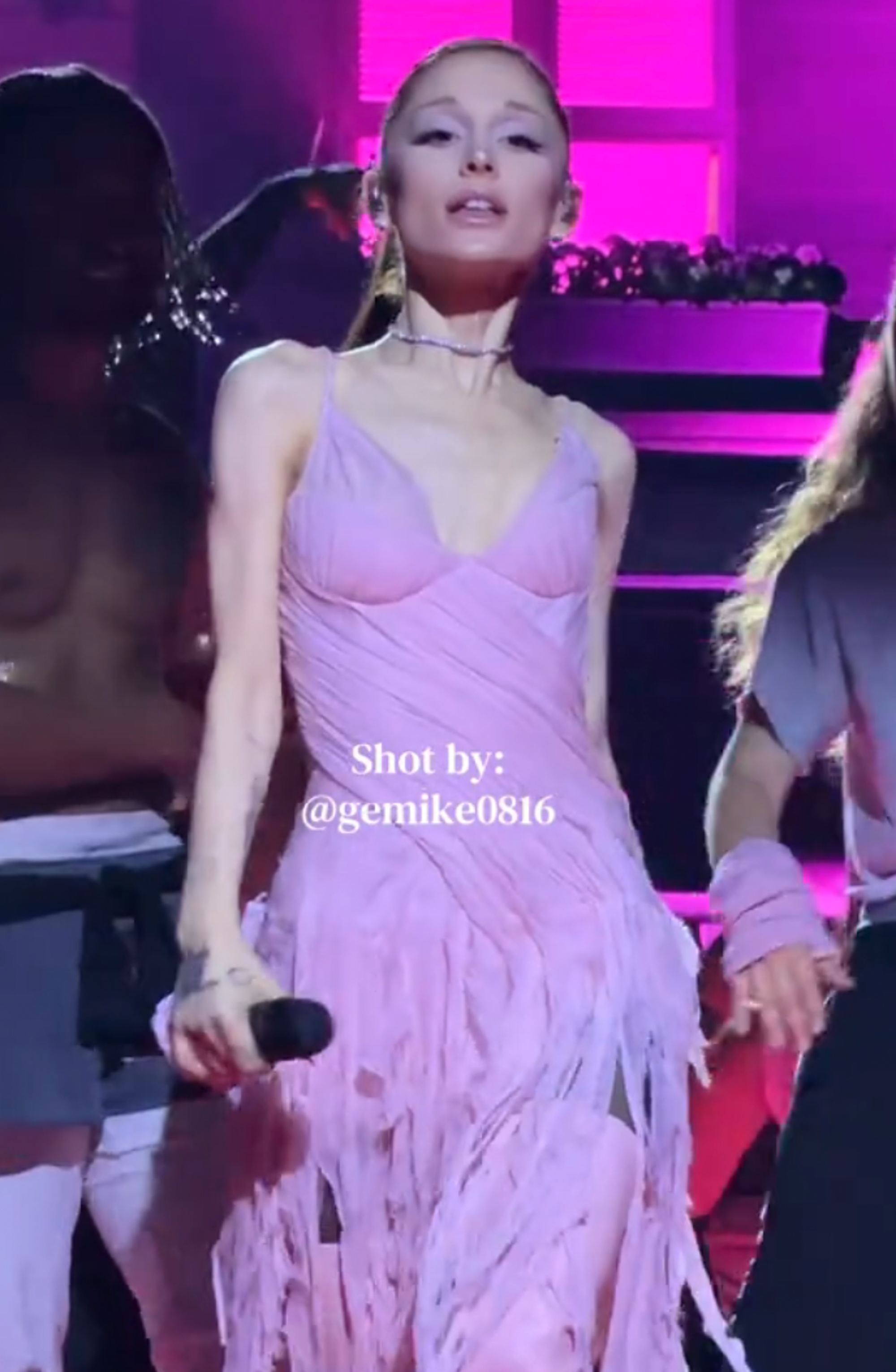 Ariana Grande breaks down in tears at LA concert after Ethan Slater ...