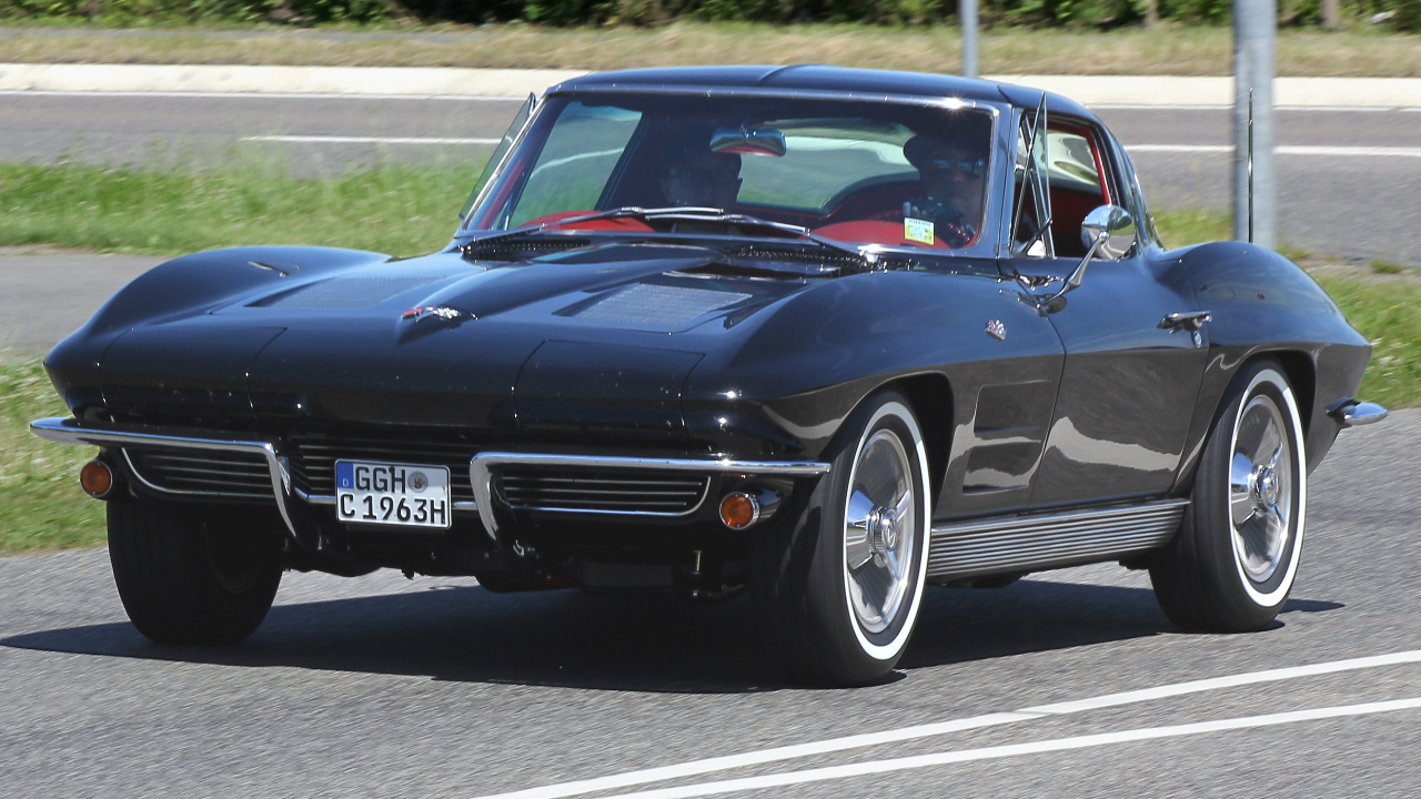 Why the 1963 Corvette split-window remains one of Chevrolet’s boldest ...