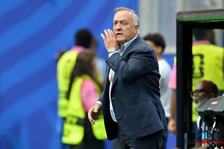 📷 Prachtig beeld van Dick Advocaat voor de aftrap van Duitsland-Curaçao