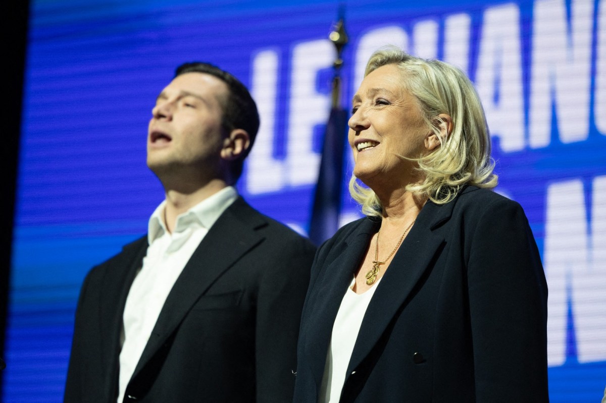 Retraites : Marine Le Pen contredit Jordan Bardella sur l’âge de départ ...