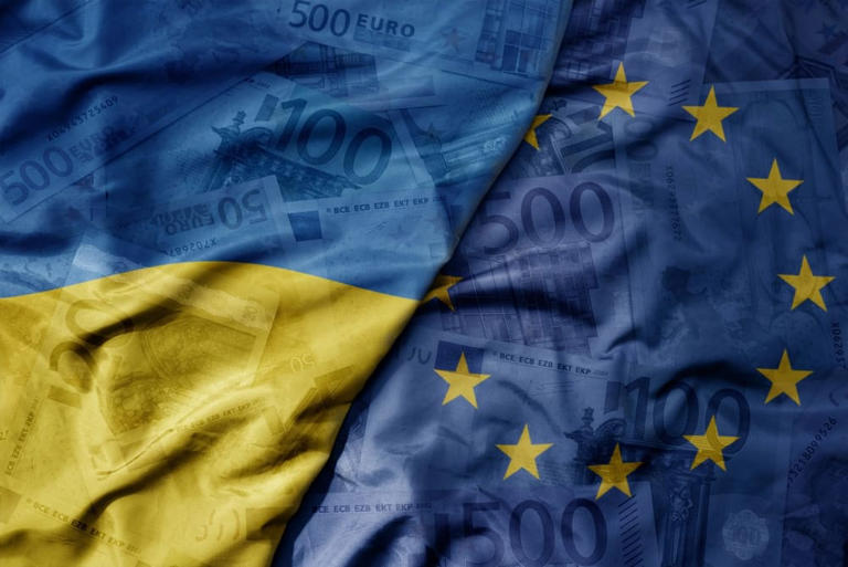 Kyjev pod masivní palbou: 27 raket za hodinu zažehlo požáry a odřízlo proud