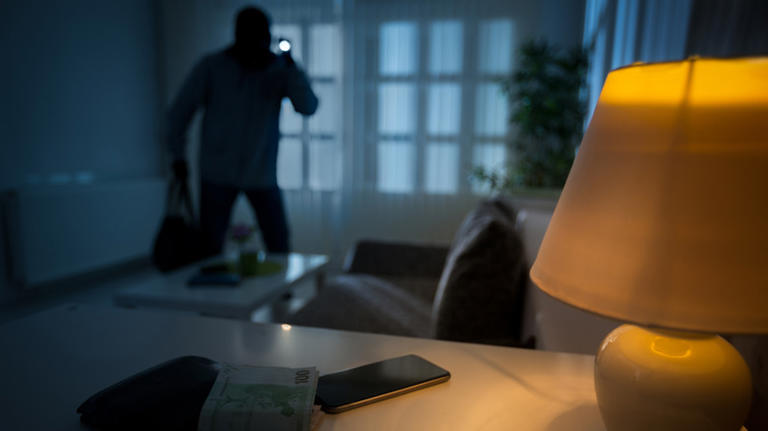 Keeping outdoor lights on all night? Here's how much it could cost you