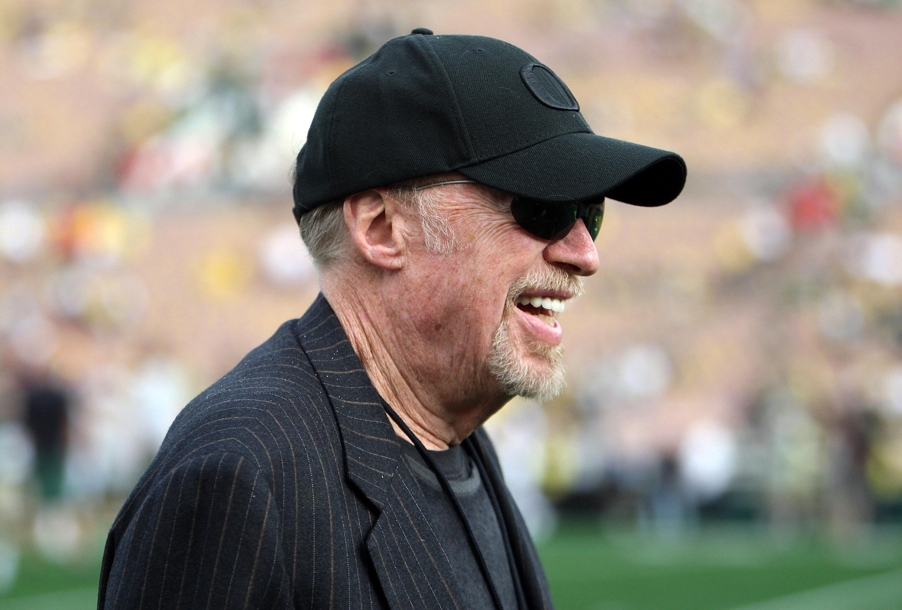From Phil Knight to Phil Dunphy, UO's most famous alumni