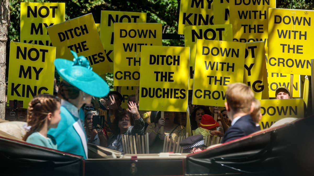 Kate Middleton faces booing crowd during Trooping the Colour amid anti ...